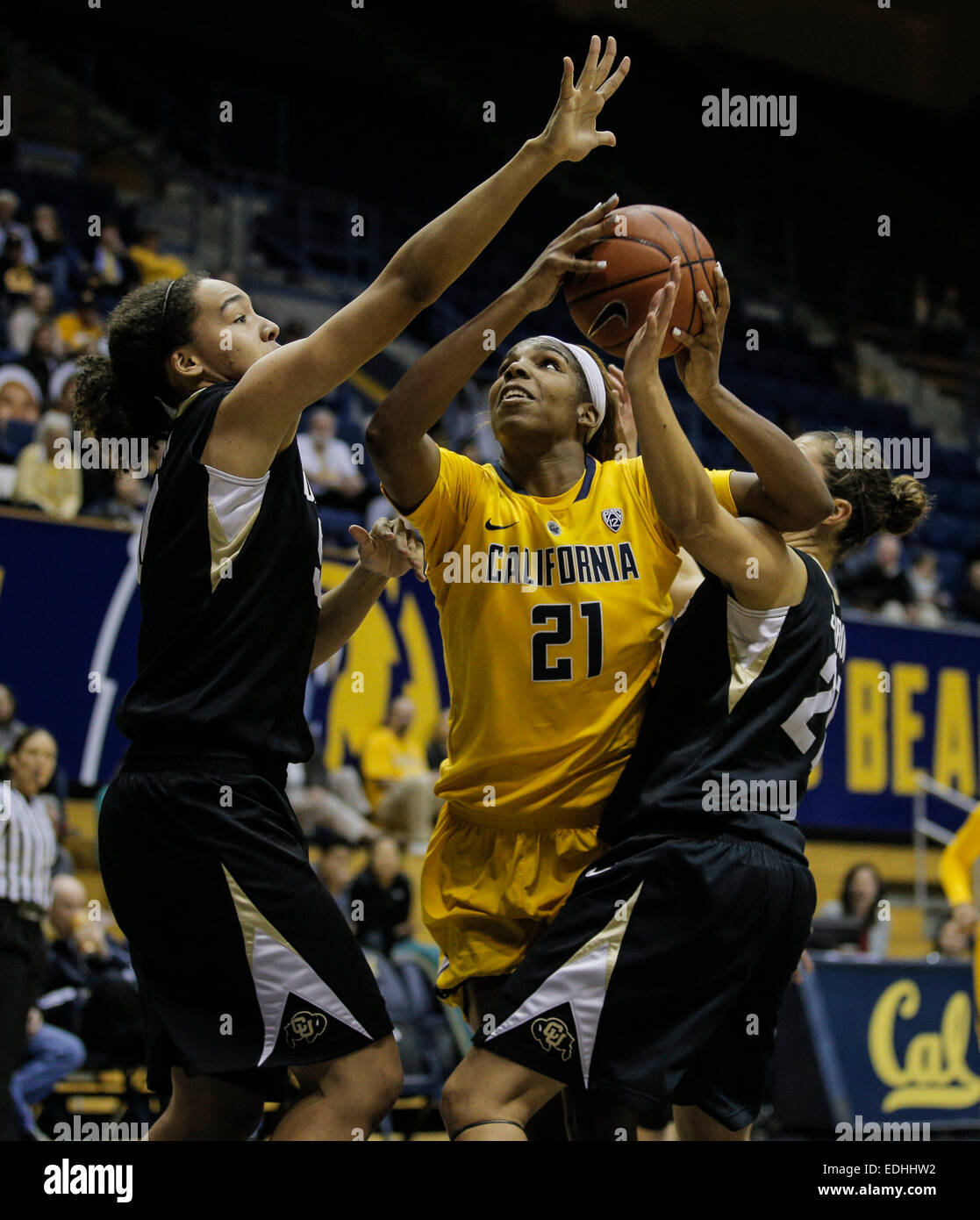 Berkeley CA. 05th Jan, 2015. California F # 21 Reshanda Gray battle in ...