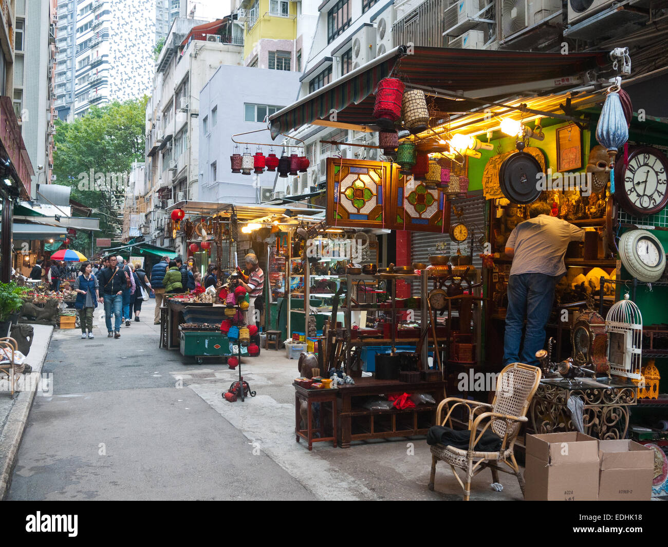Cat street hong kong antiques hi-res stock photography and images - Alamy