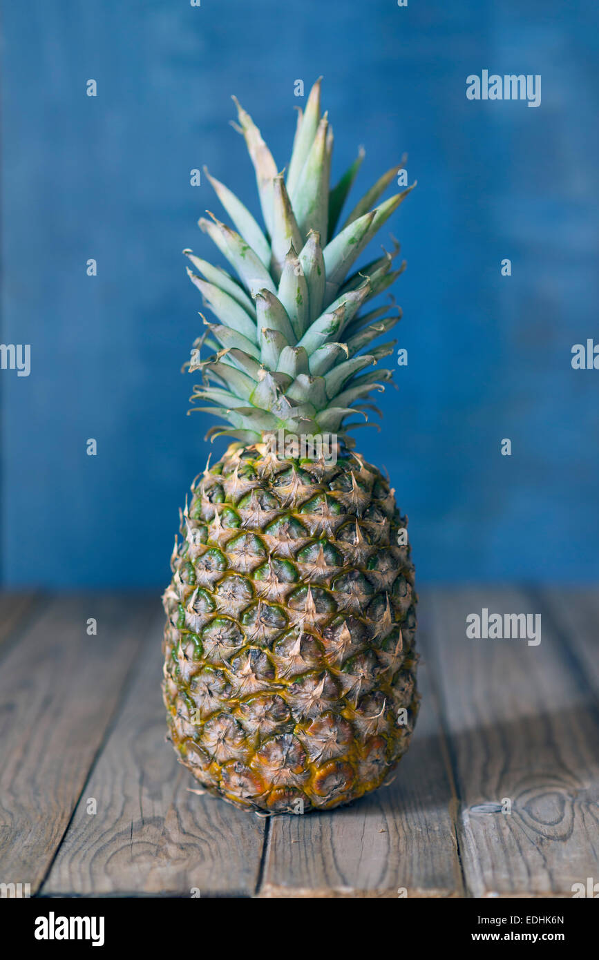 Wooden pineapple hi-res stock photography and images - Alamy