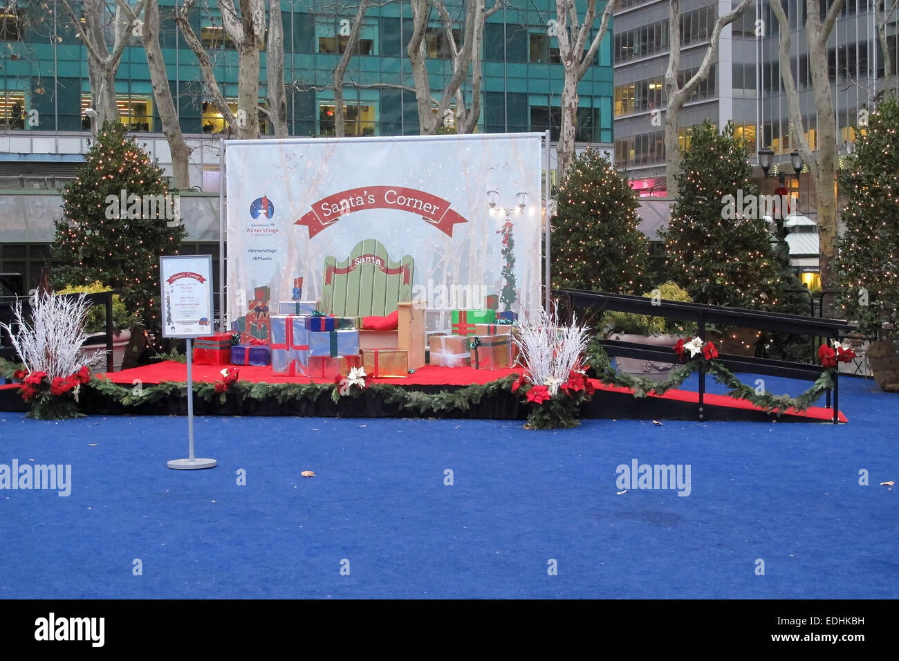 Santas corner hi-res stock photography and images - Alamy