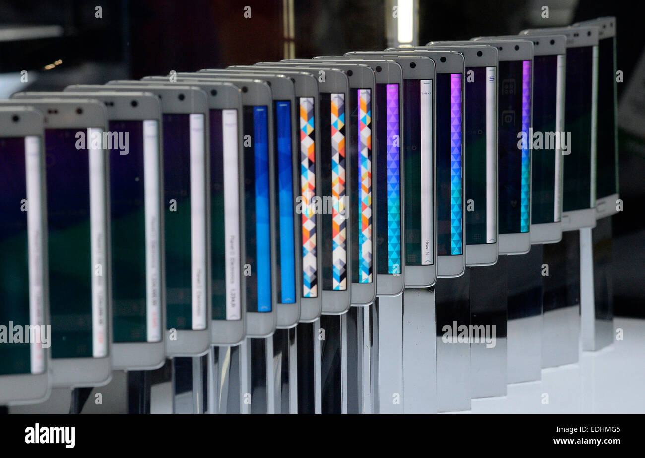 Samsung smartphone booth show new hi-res stock photography and images ...