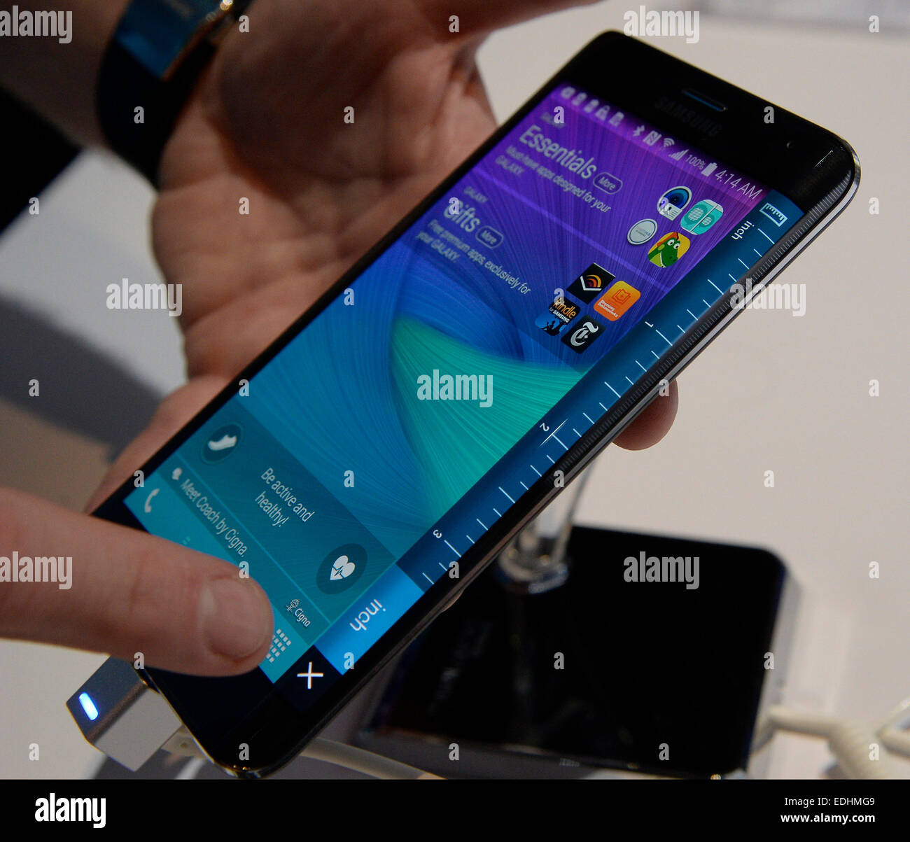 Samsung smartphone booth show new hi-res stock photography and images ...