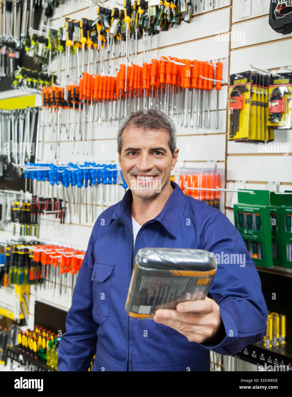 Retail store worker hi-res stock photography and images - Alamy