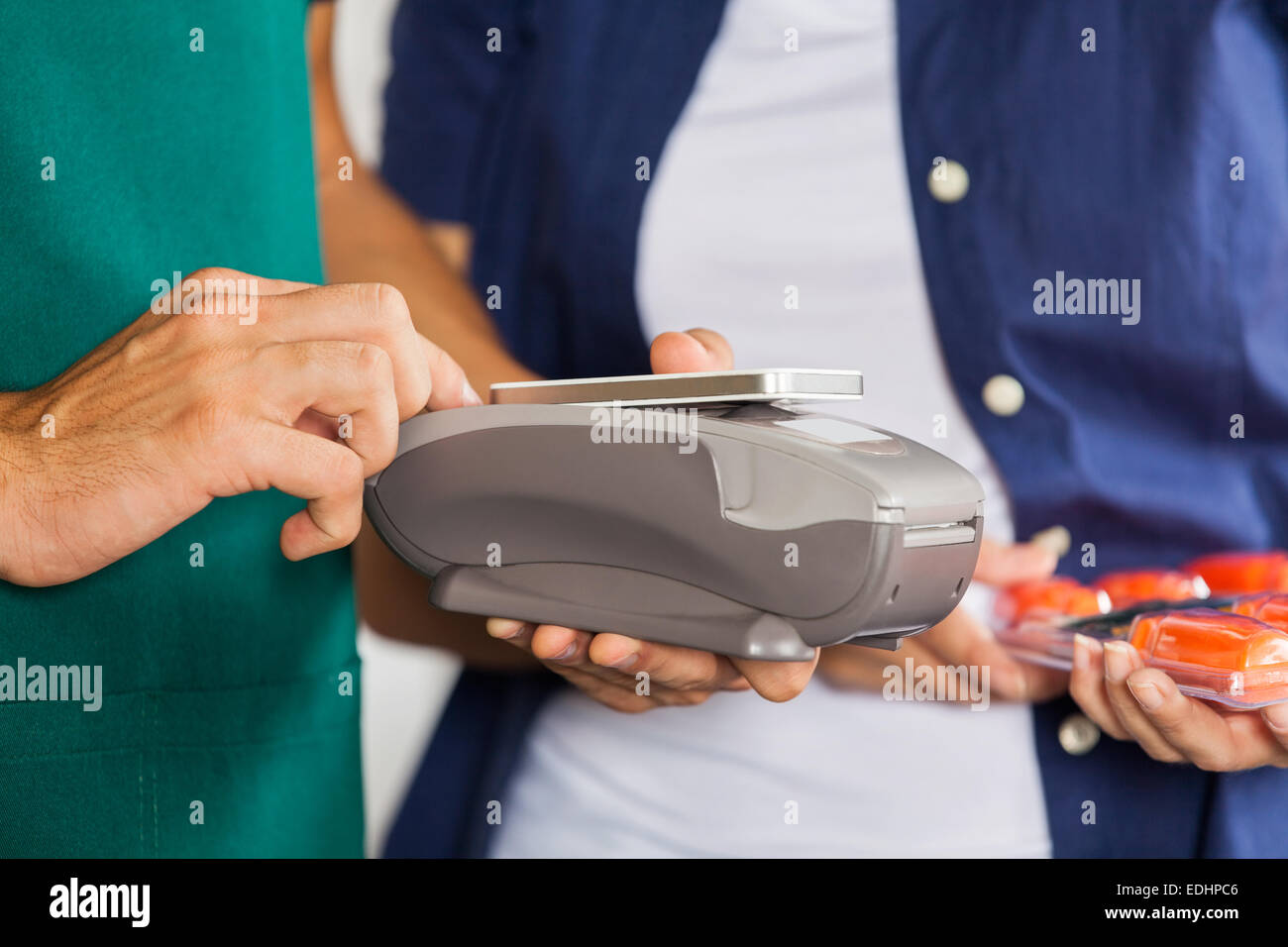 Payment in store hi-res stock photography and images - Alamy