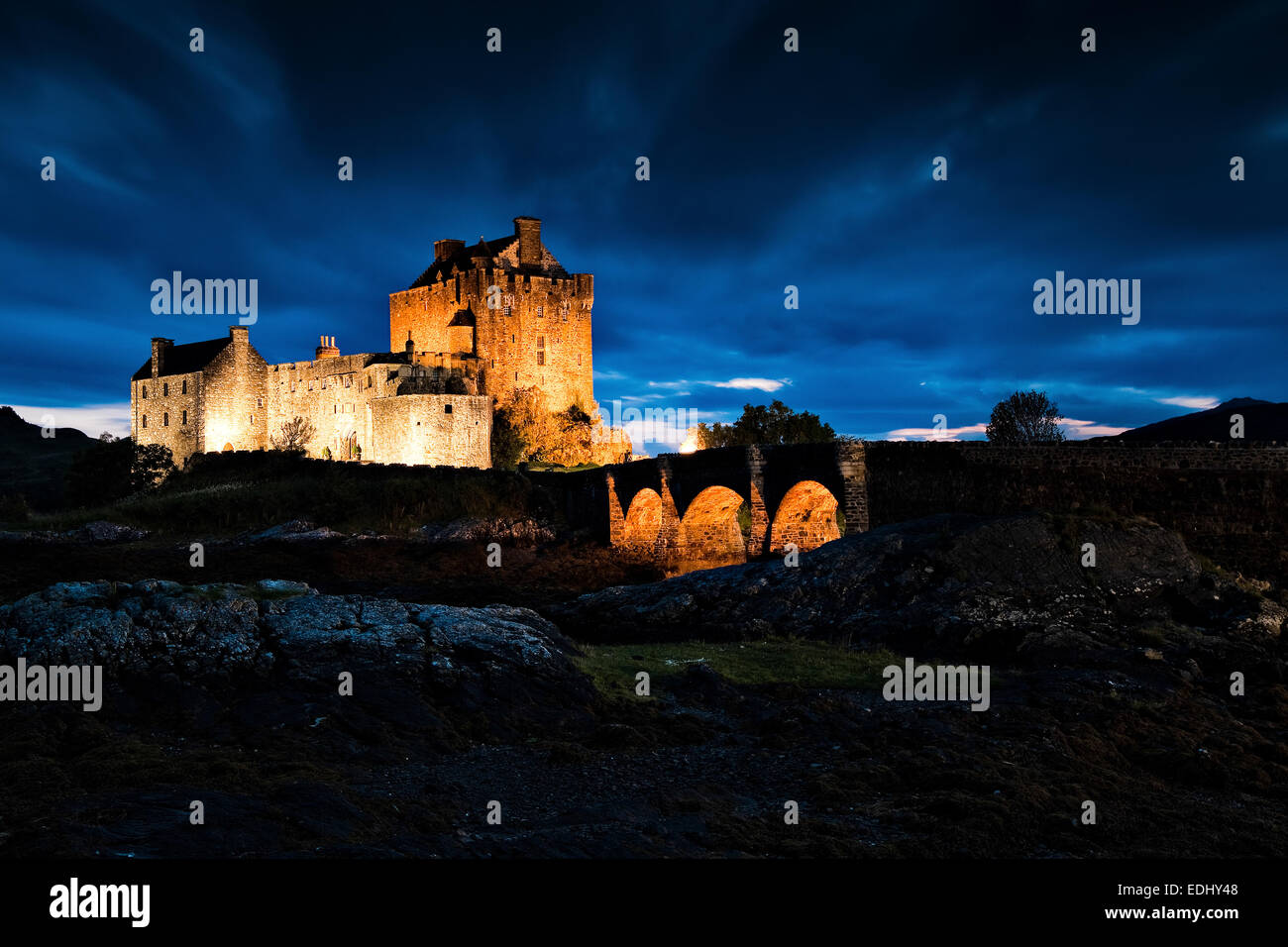 Eilean Donan Castle at the confluence of Loch Duich, Loch Alsh and Loch ...