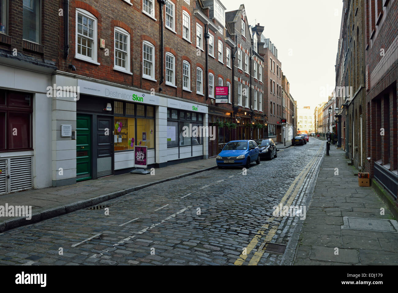 London Cobblestone Street England High Resolution Stock Photography and ...