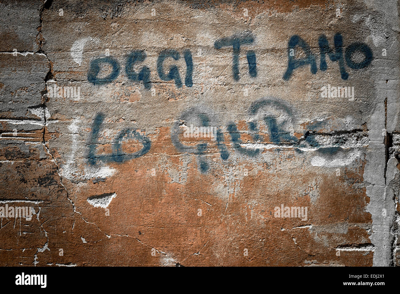 Love message on wall hi-res stock photography and images - Alamy