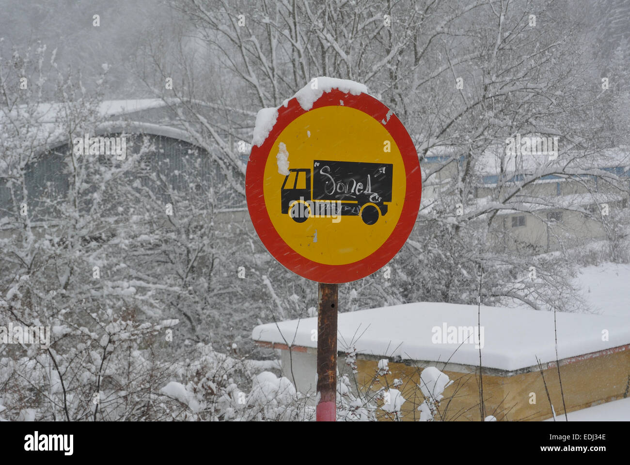 Snow covered truck road sign Stock Photo - Alamy