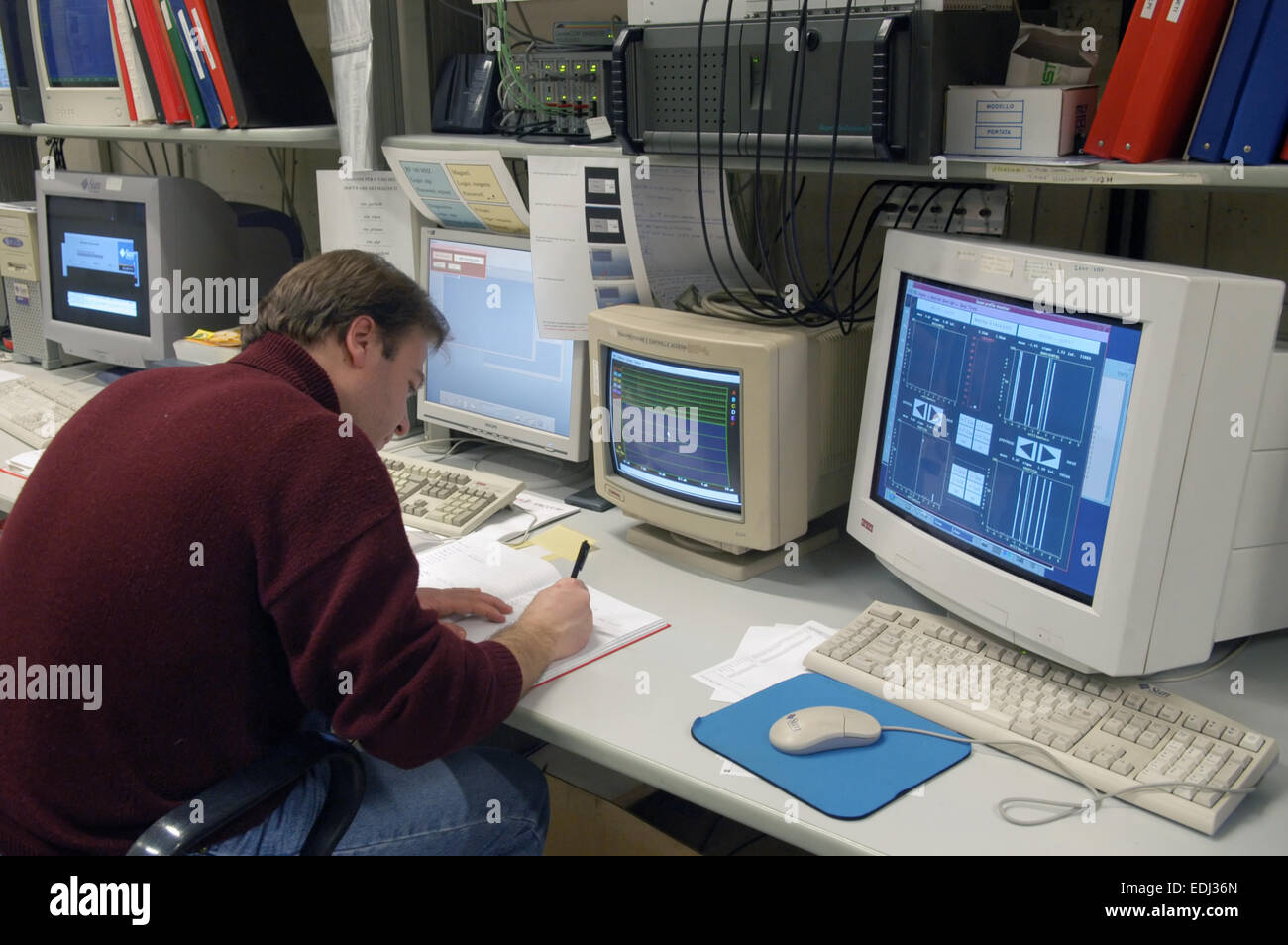 Nuclear research room hi-res stock photography and images - Alamy