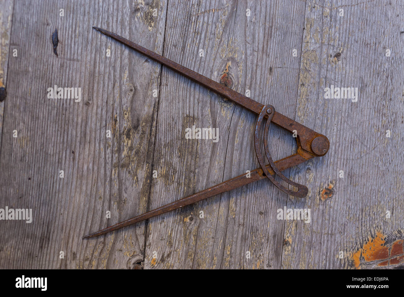 Masonry shape compass and ancient roman tools Stock Photo - Alamy