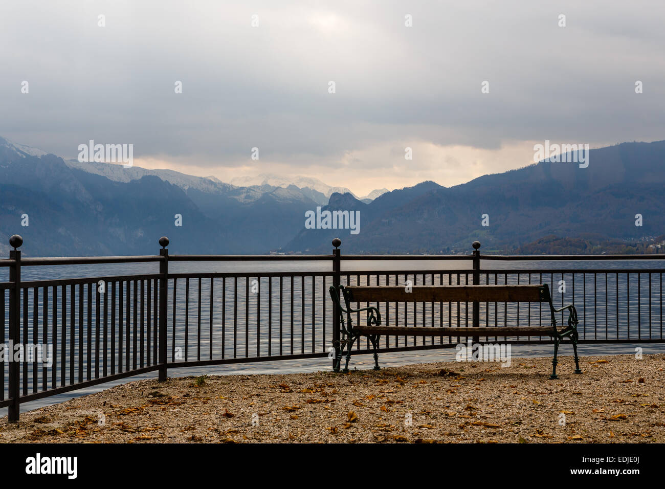 Empty bench lake bench hi-res stock photography and images - Alamy