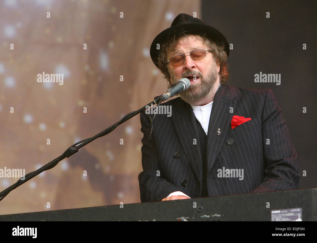 Sonisphere 2014 - Knebworth House - Performances - Day 2 - Chas & Dave ...