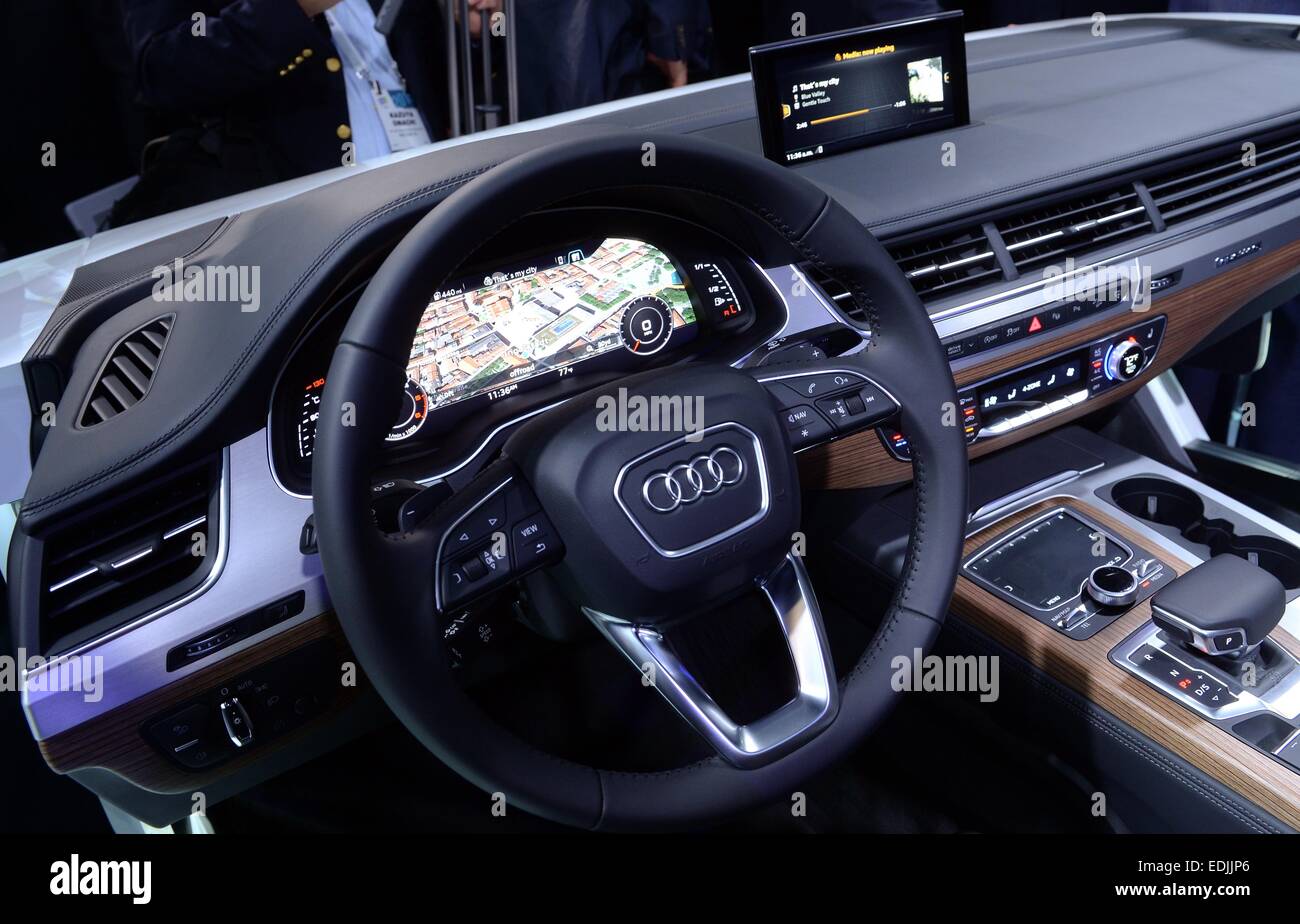 Audi q7 interior hi-res stock photography and images - Alamy