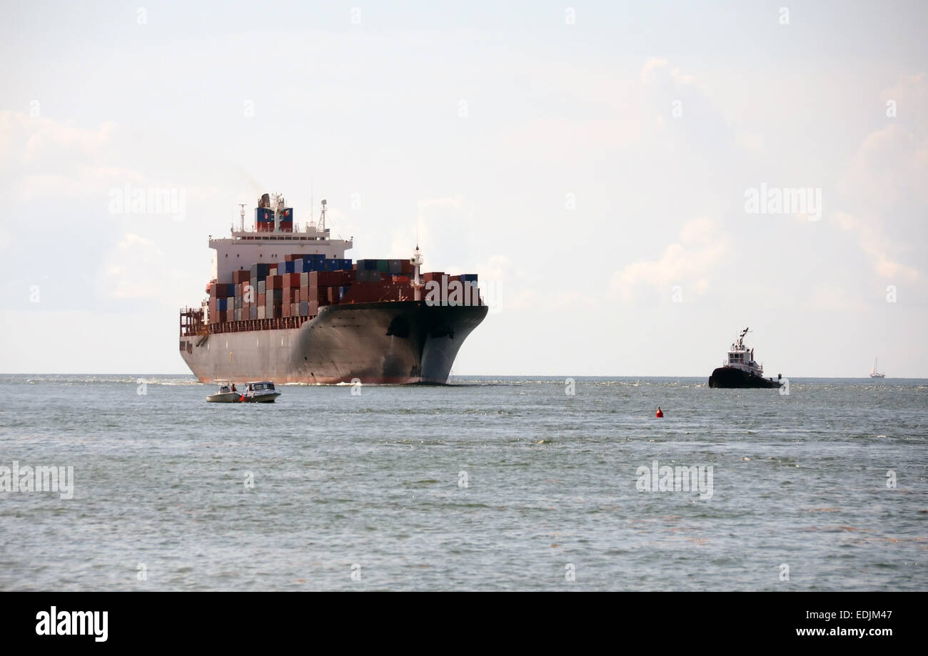 Heavy cargo ship hi-res stock photography and images - Alamy
