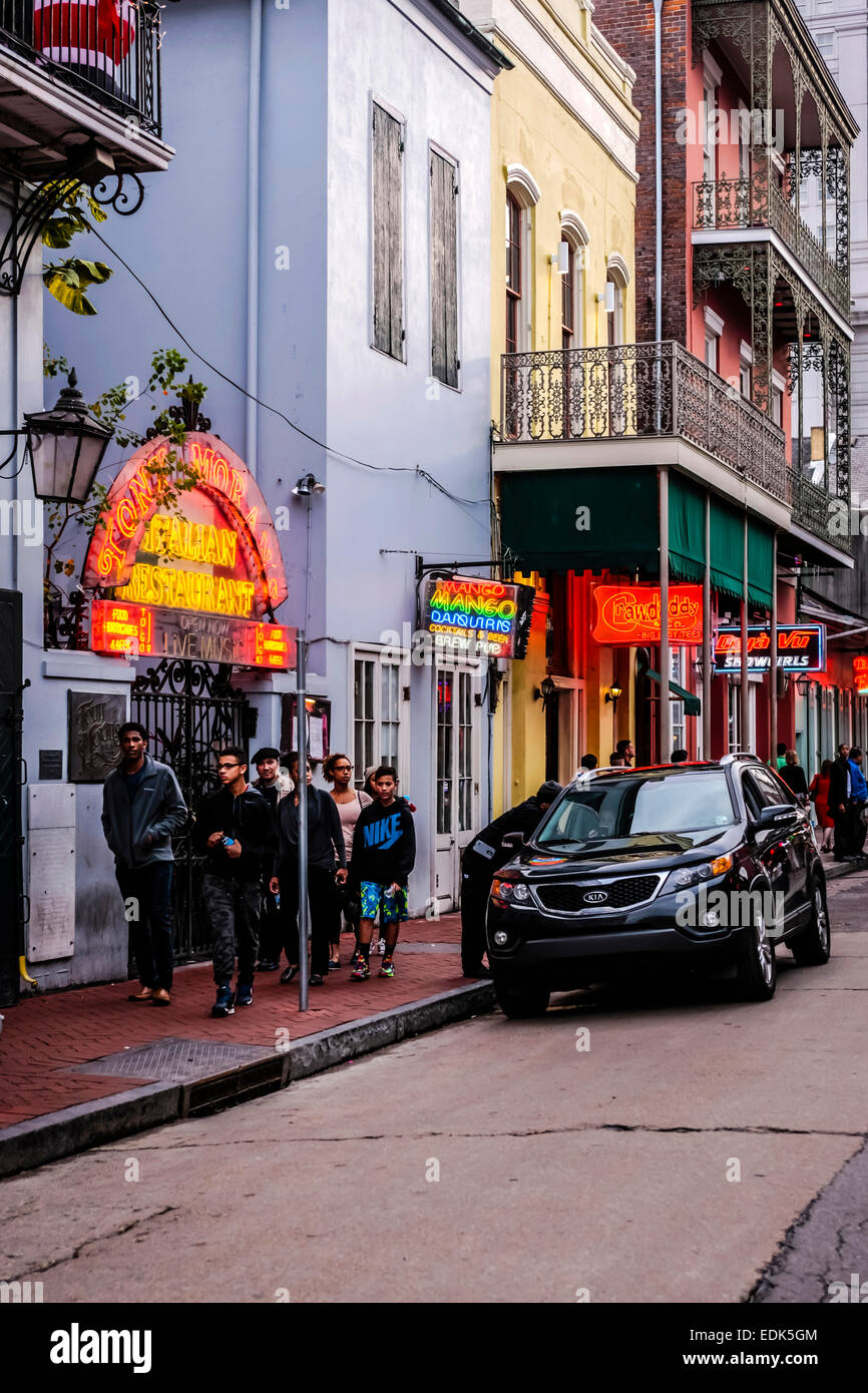 Overhead signs hi-res stock photography and images - Alamy