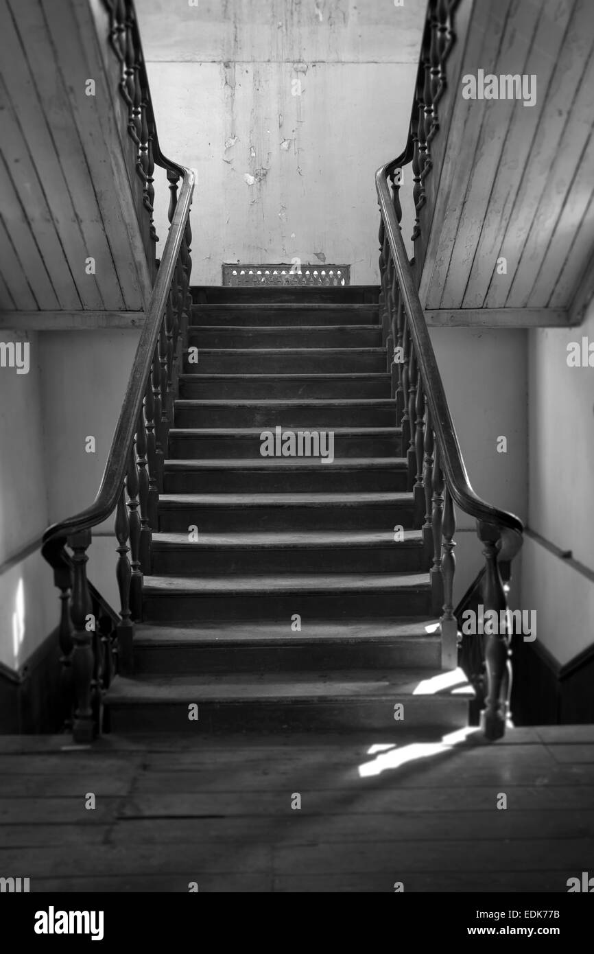 Dark stairwell hi-res stock photography and images - Alamy