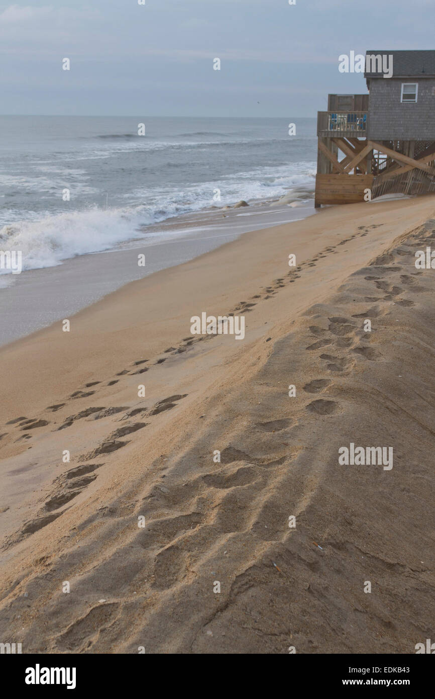 Waves barrier hi-res stock photography and images - Alamy