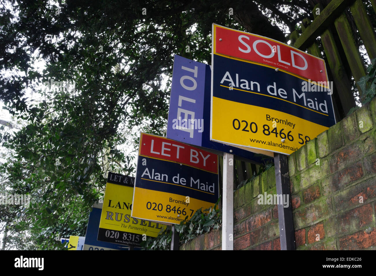 To let boards hi-res stock photography and images - Alamy