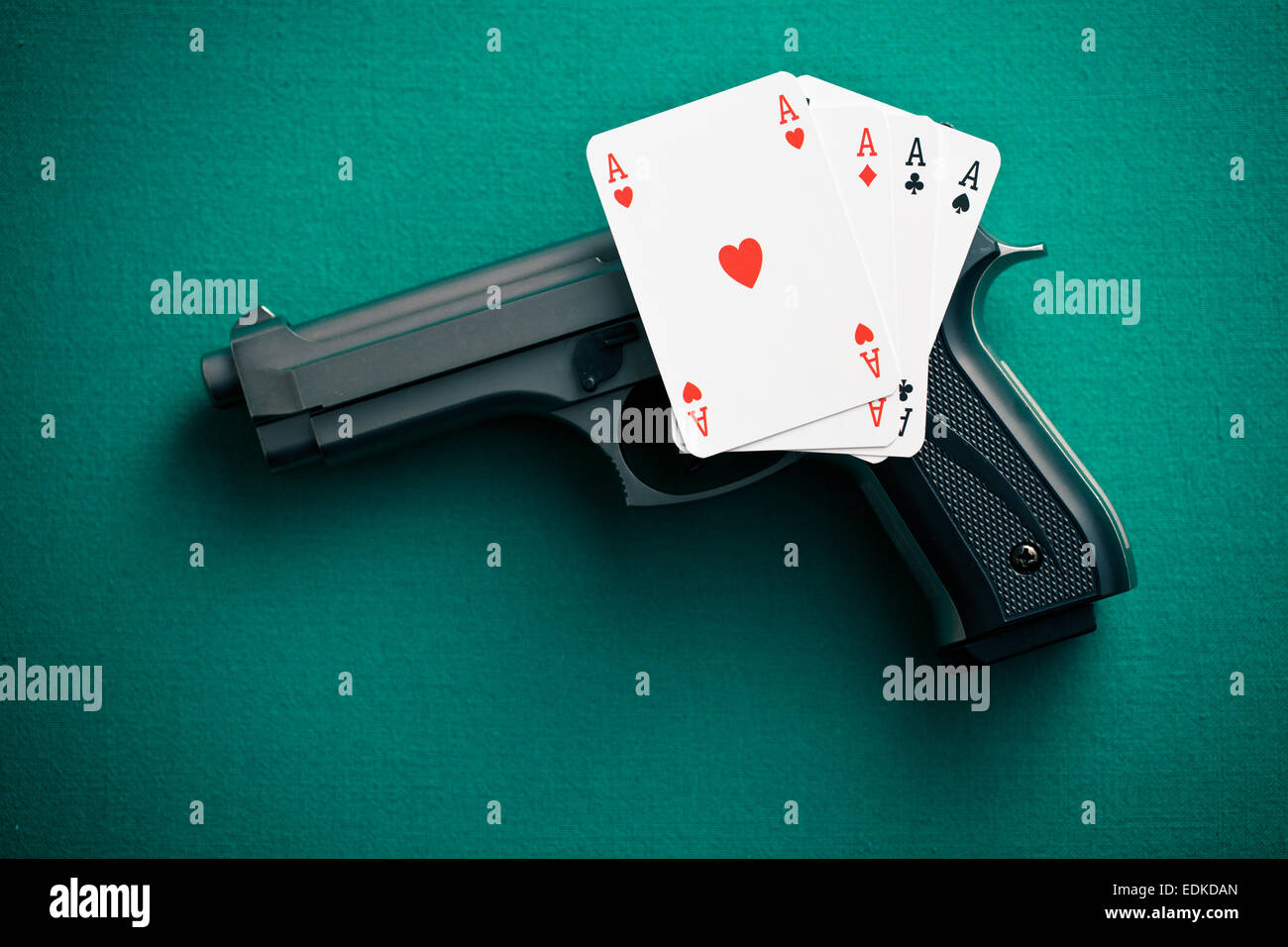 Poker table cards hi-res stock photography and images - Alamy