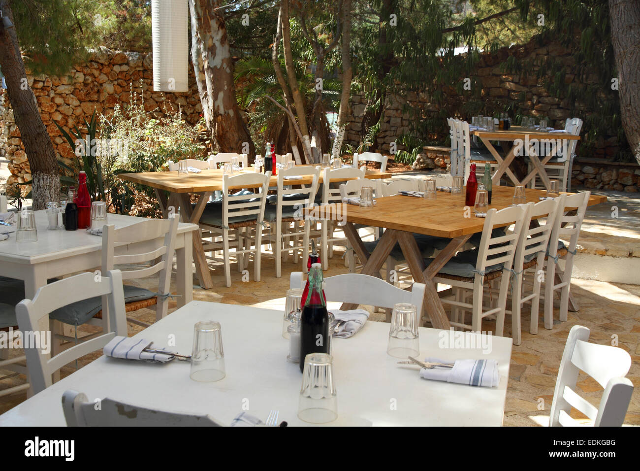 Alfresco dining tables hi-res stock photography and images - Alamy