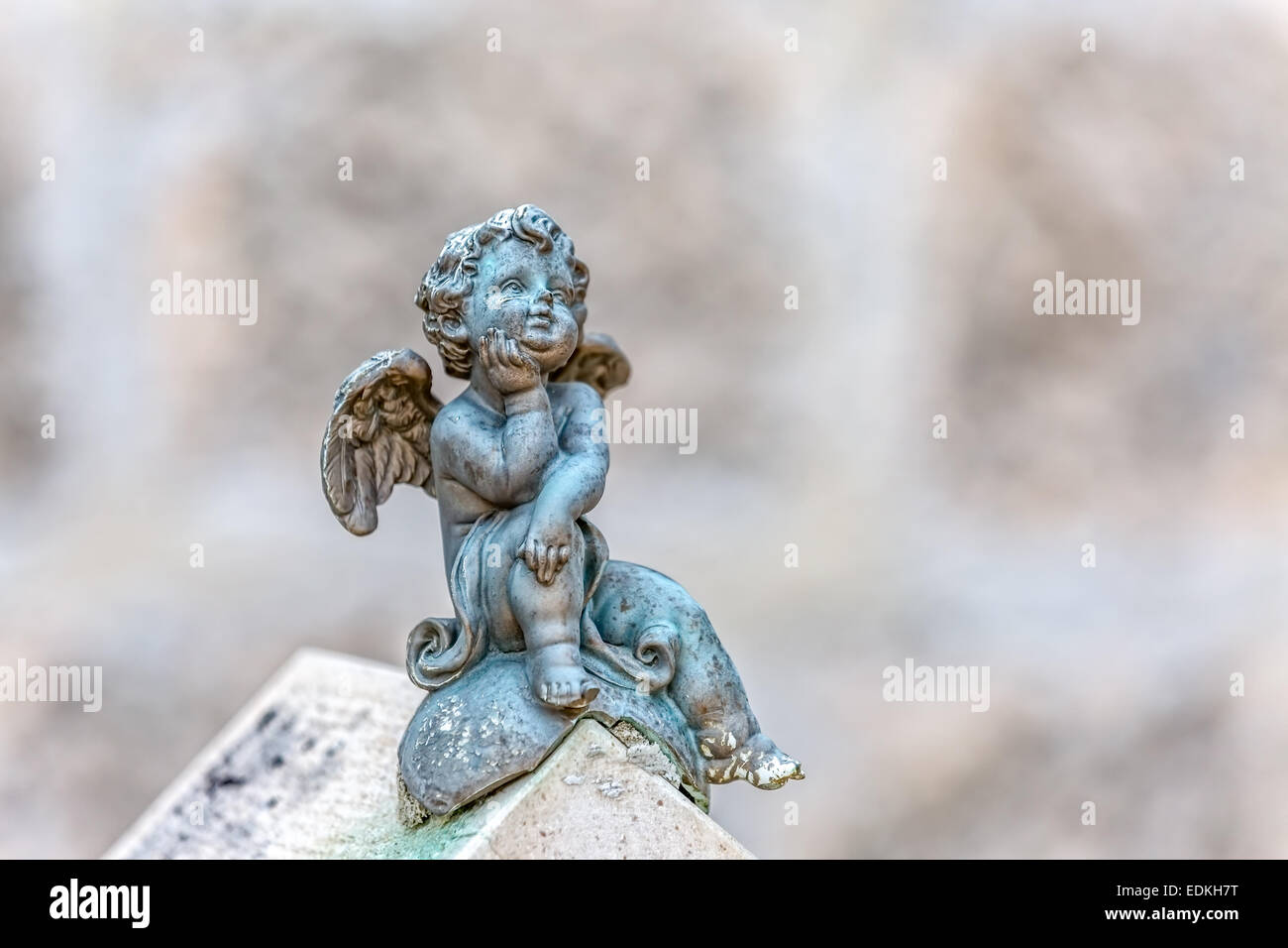 Angel statue hi-res stock photography and images - Alamy