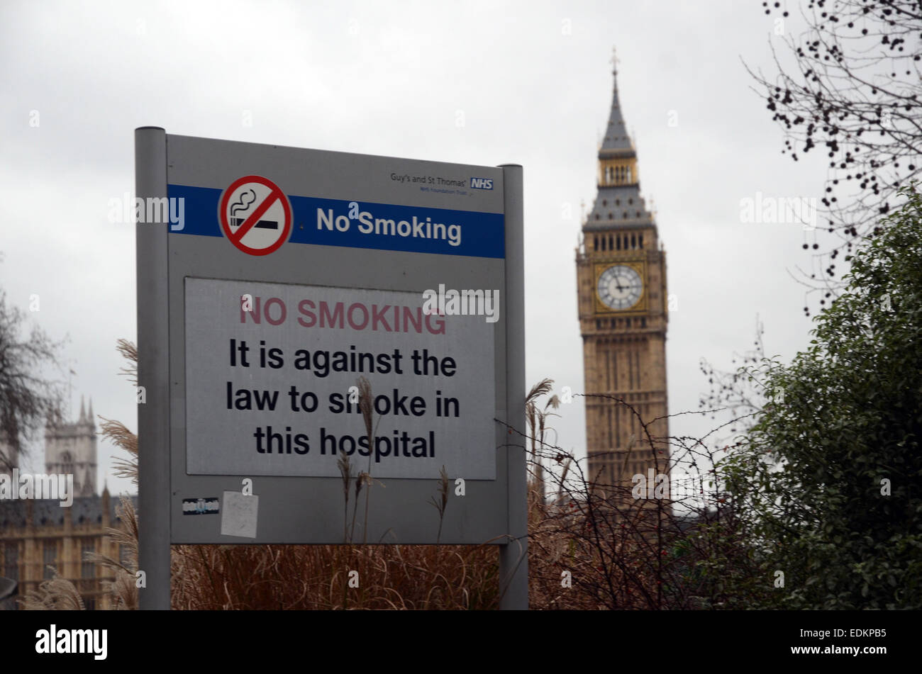 Hospital overcrowding crisis hi-res stock photography and images - Alamy