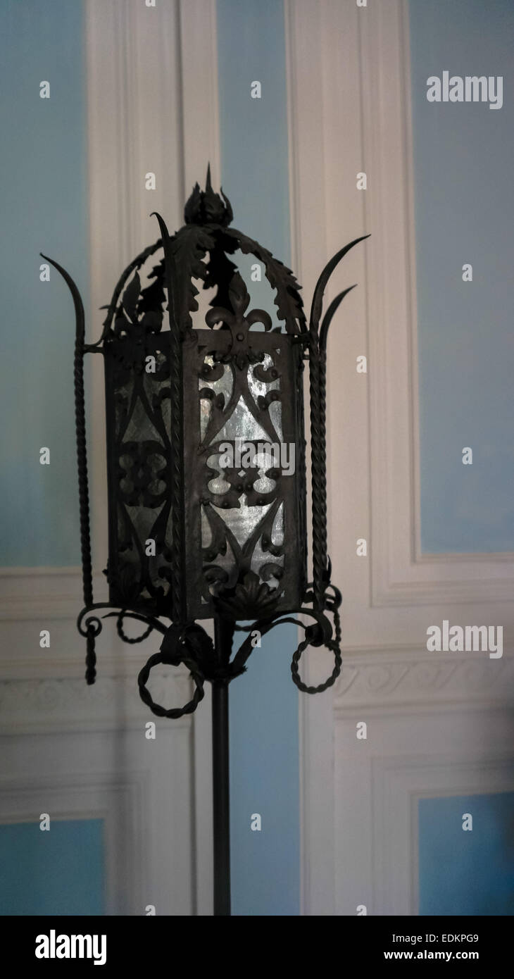 Abbey garden house in countryside hi-res stock photography and images ...