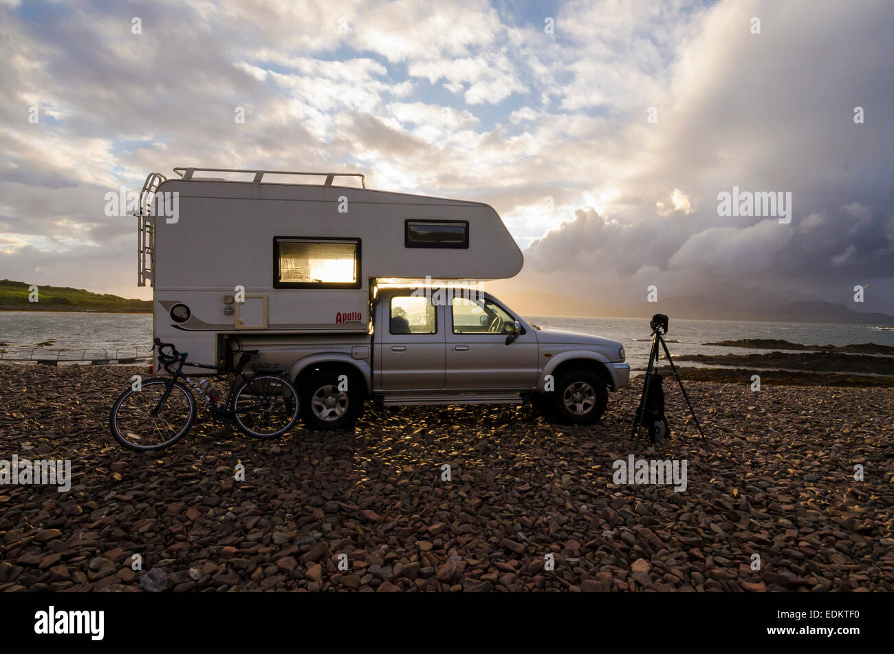demountable camper van at toskavaig beach sleat skye Stock Photo - Alamy