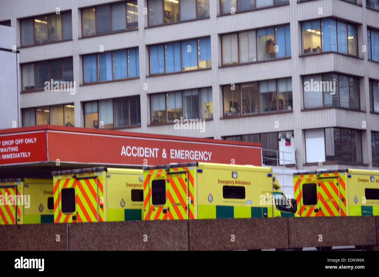 Hospital overcrowding crisis hi-res stock photography and images - Alamy