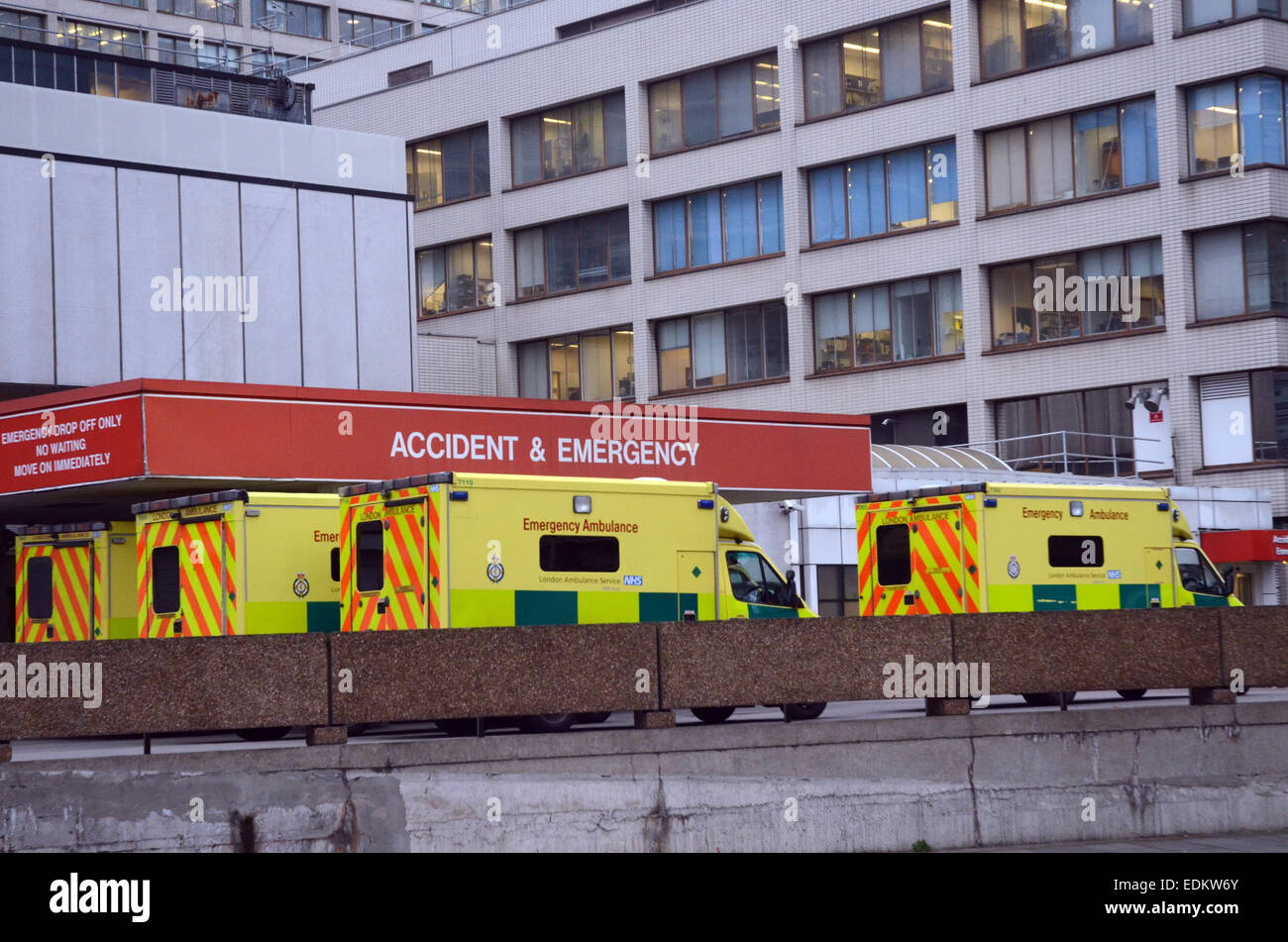 Hospital overcrowding crisis hi-res stock photography and images - Alamy