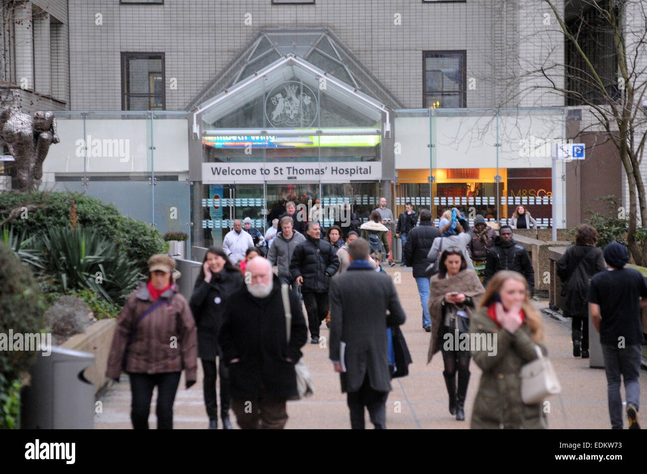 Hospital overcrowding crisis hi-res stock photography and images - Alamy