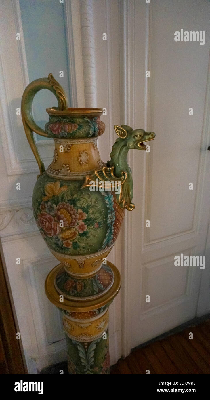 Abbey garden house in countryside hi-res stock photography and images ...