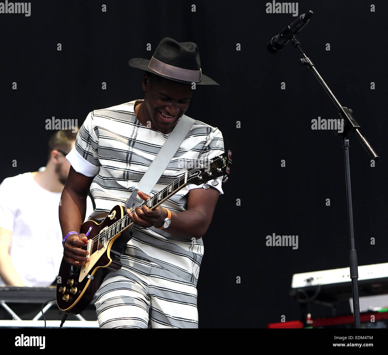 Wireless Festival 2014 - Day 2 - Performances - Labrinth Featuring ...