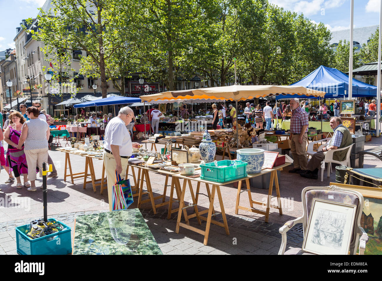 Flea market stalls hi-res stock photography and images - Alamy