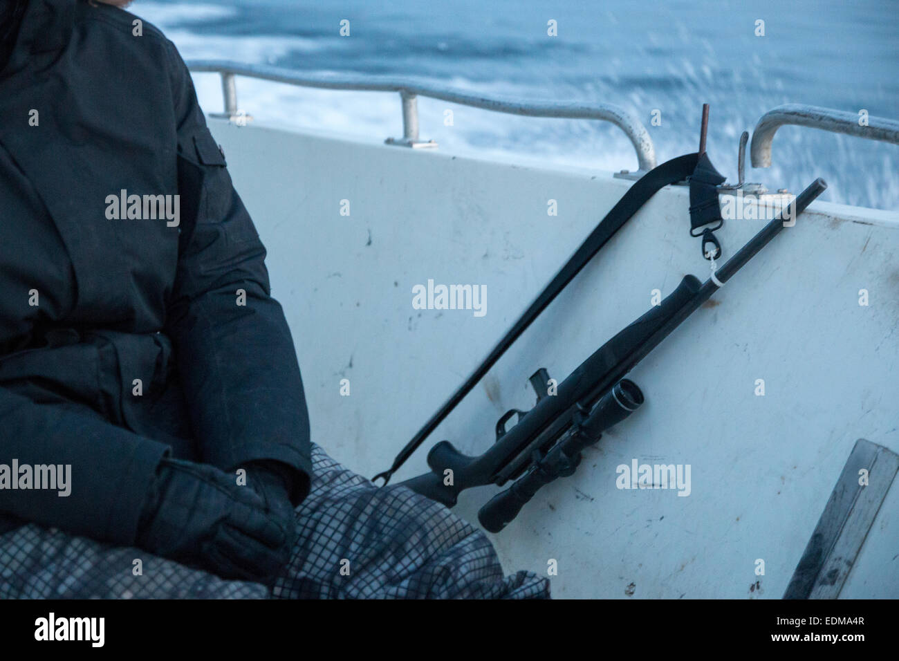 Inuit hunting hi-res stock photography and images - Alamy