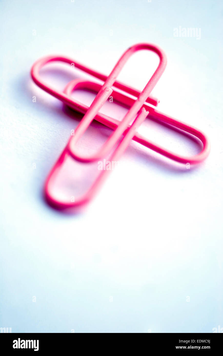 pink paper clips Stock Photo - Alamy
