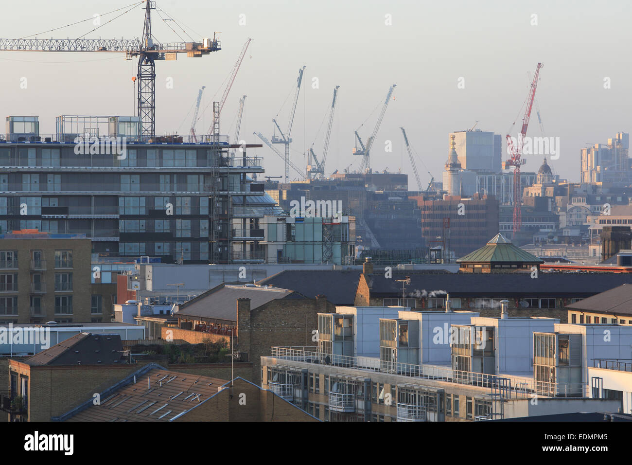 Buildings, cranes and construction in Southwark and the City of London ...