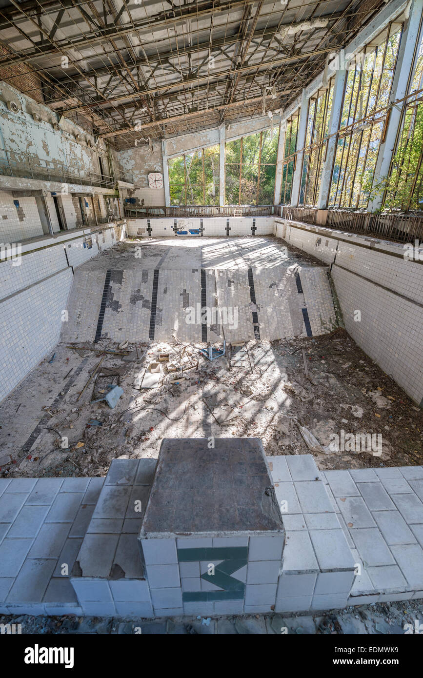 Derelict indoor swimming pool hi-res stock photography and images - Alamy