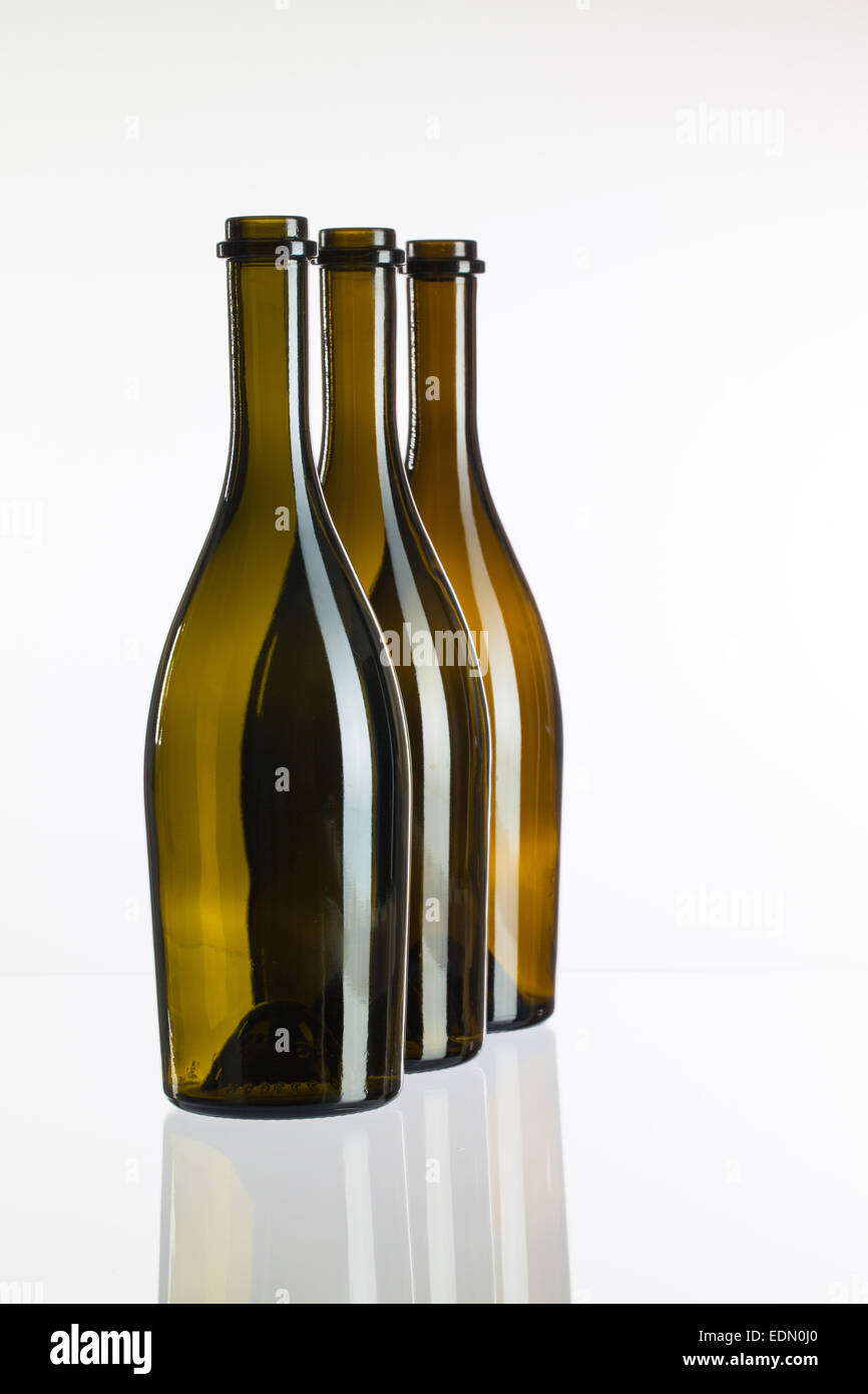 Empty alcohol bottles table hi-res stock photography and images - Alamy