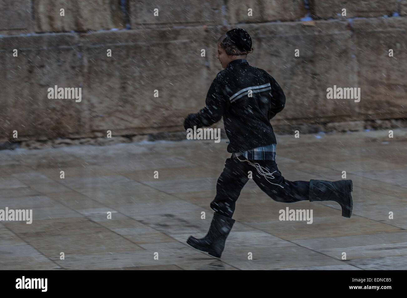 Orthodox jewish boy western wall hi-res stock photography and images ...