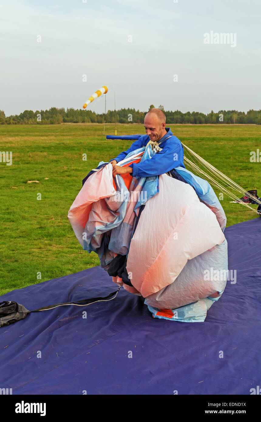 Black people parachute free fall hi-res stock photography and images ...