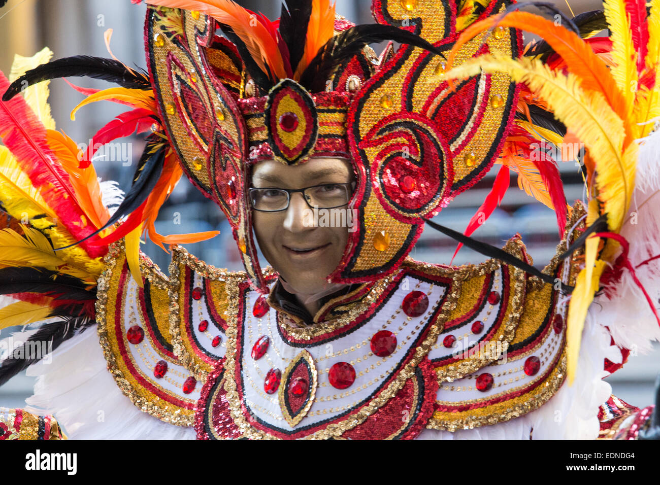 A Mummer poses before the parade Stock Photo - Alamy