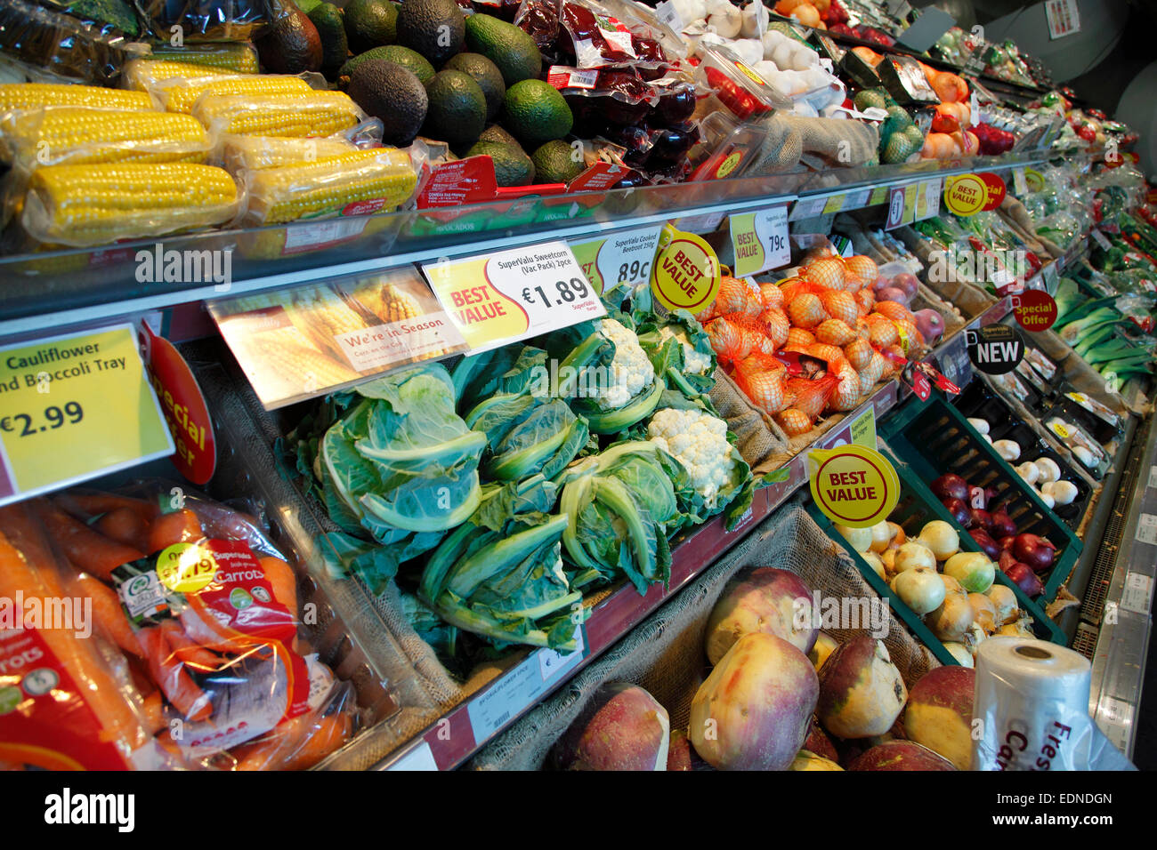 vegetable shelf in a supermarket Stock Photo - Alamy