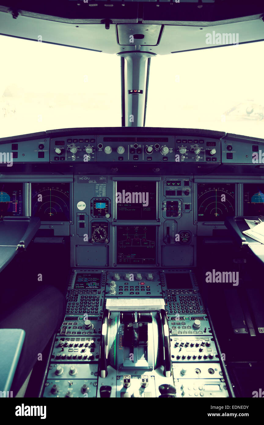 Takeoff cockpit view hi-res stock photography and images - Alamy