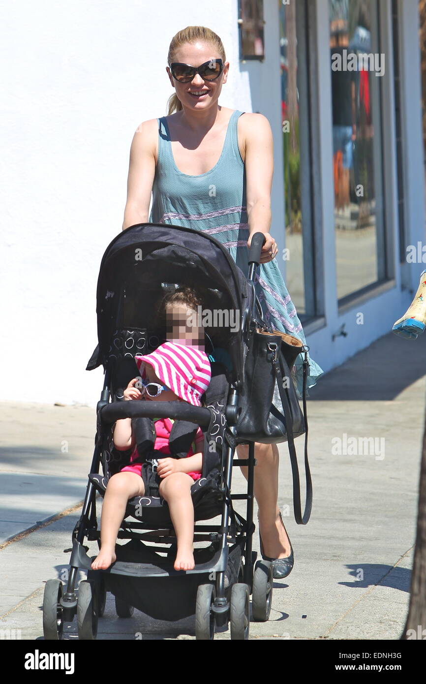 Anna Paquin strolls through Abbot Kinney with her children Featuring ...