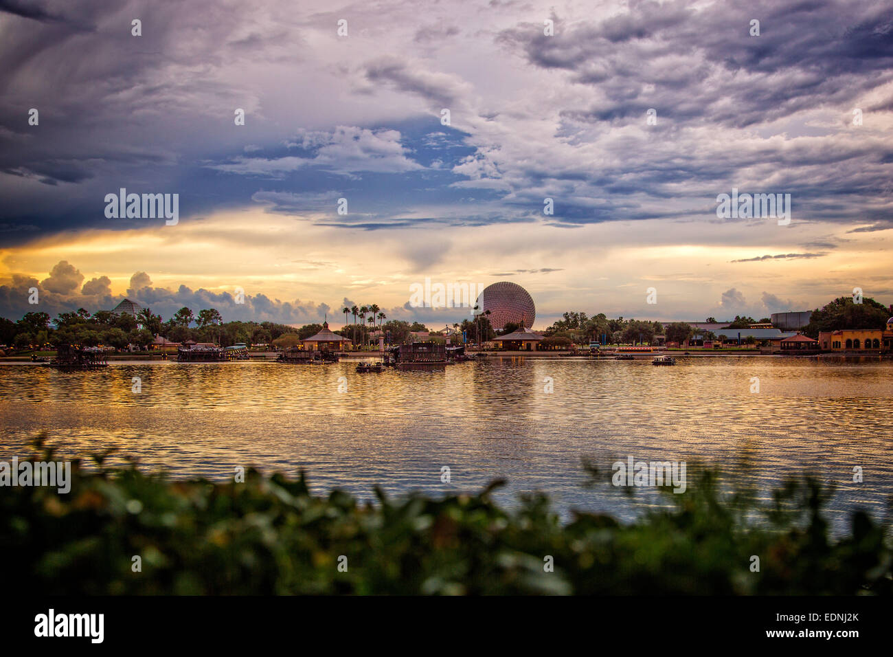 Spaceship earth theme park ride hi-res stock photography and images - Alamy