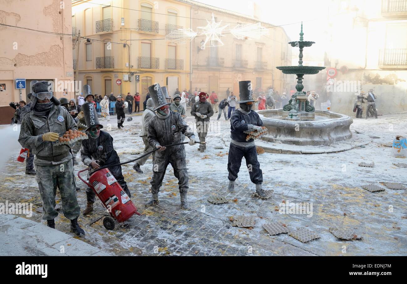 Els Enfarinats flour fight, rebels, armed with flour, eggs and ...