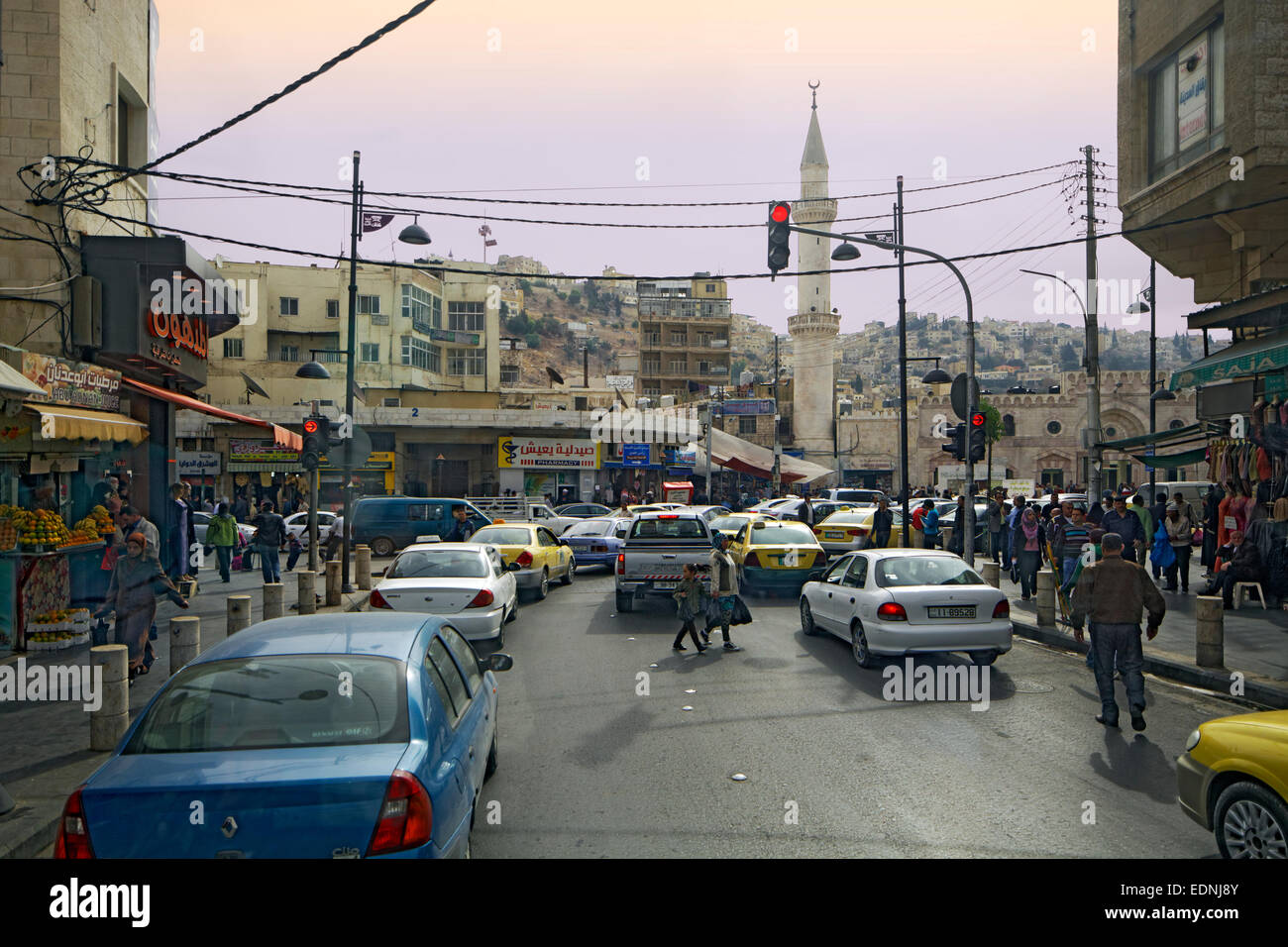 Urban street scene road hi-res stock photography and images - Alamy