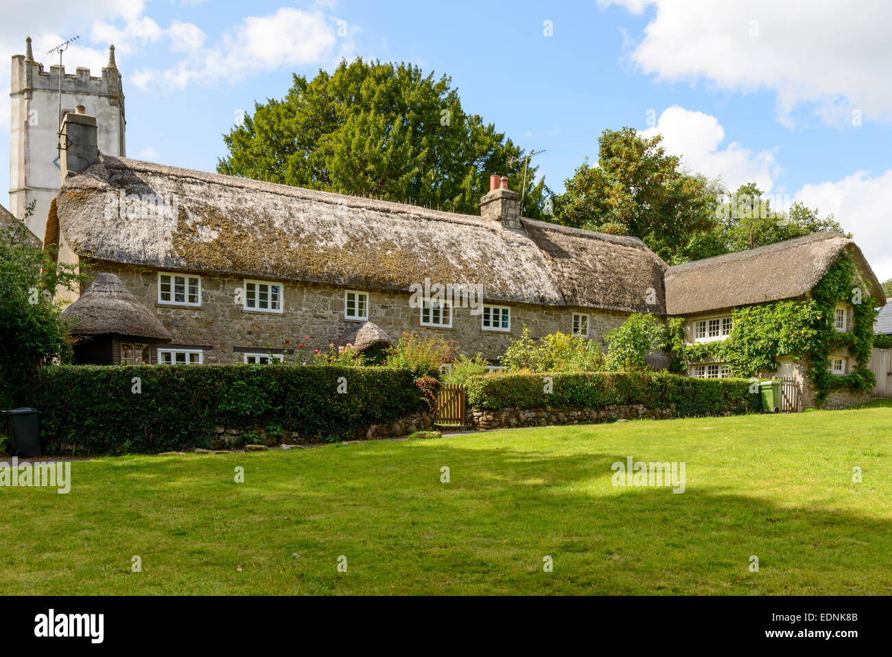 Straw roof hi-res stock photography and images - Alamy