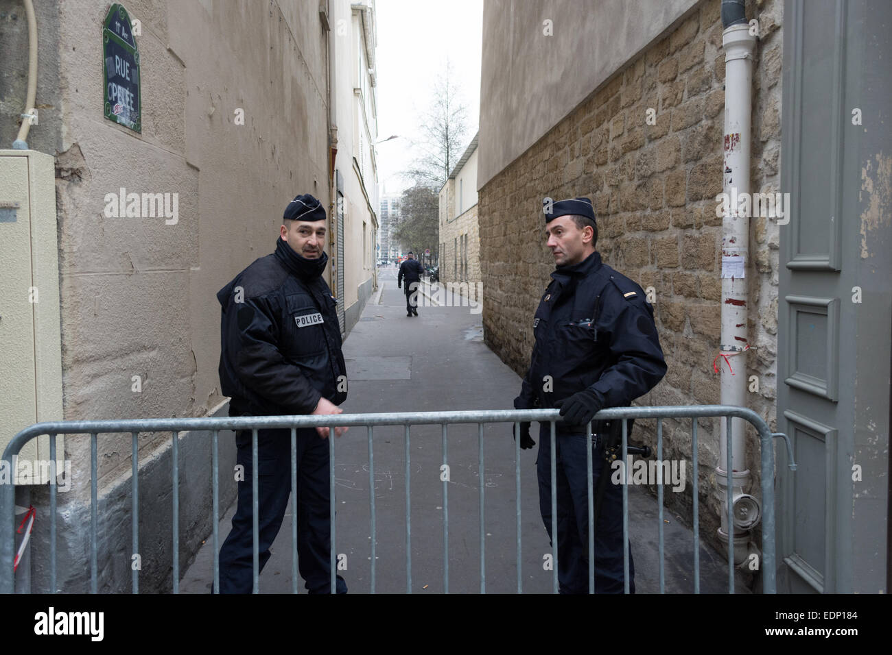 Police block access hi-res stock photography and images - Alamy